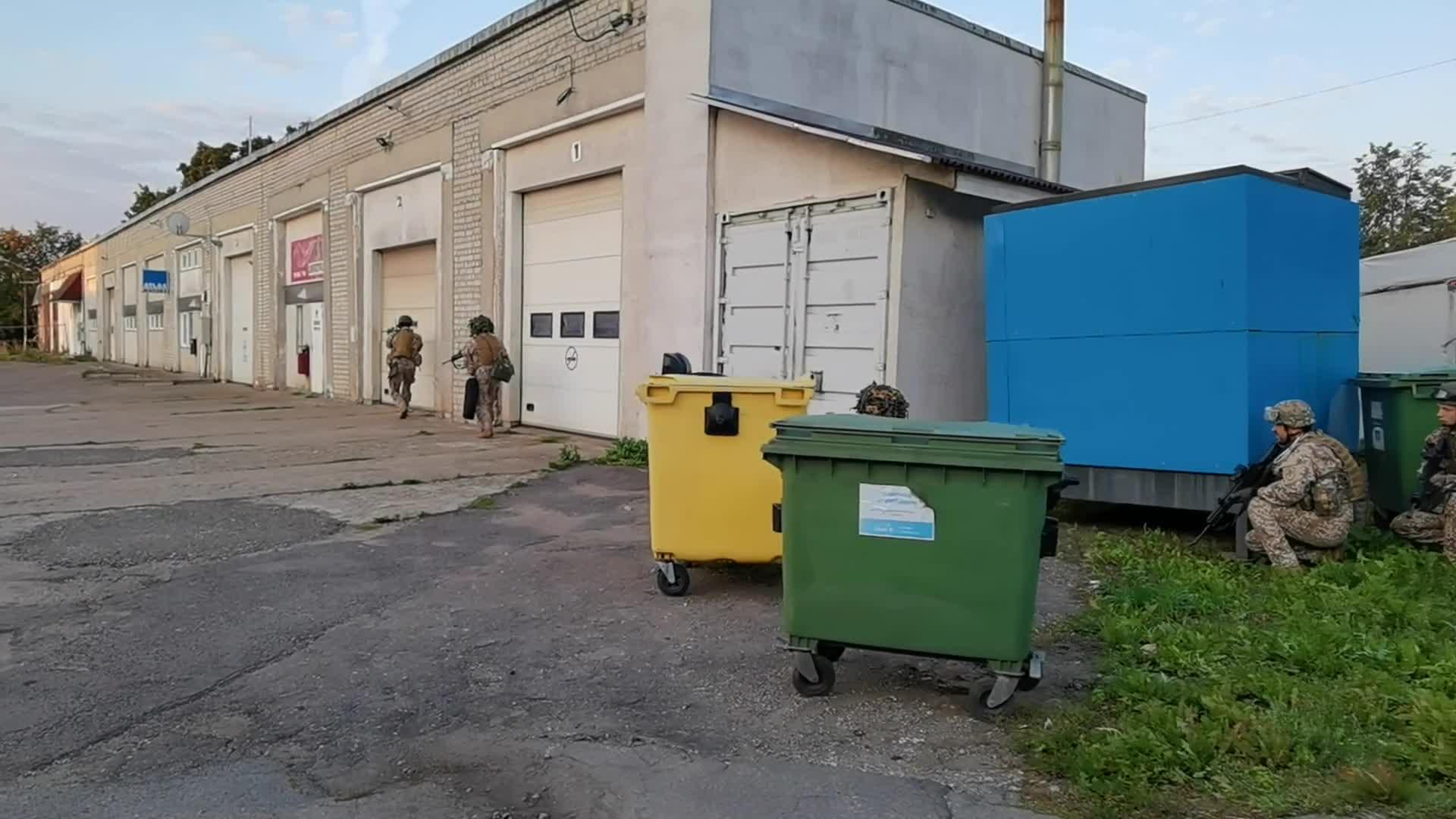 Zemessargi “iztīra” Grīziņkalnu no nemierniekiem – norit militārās ...