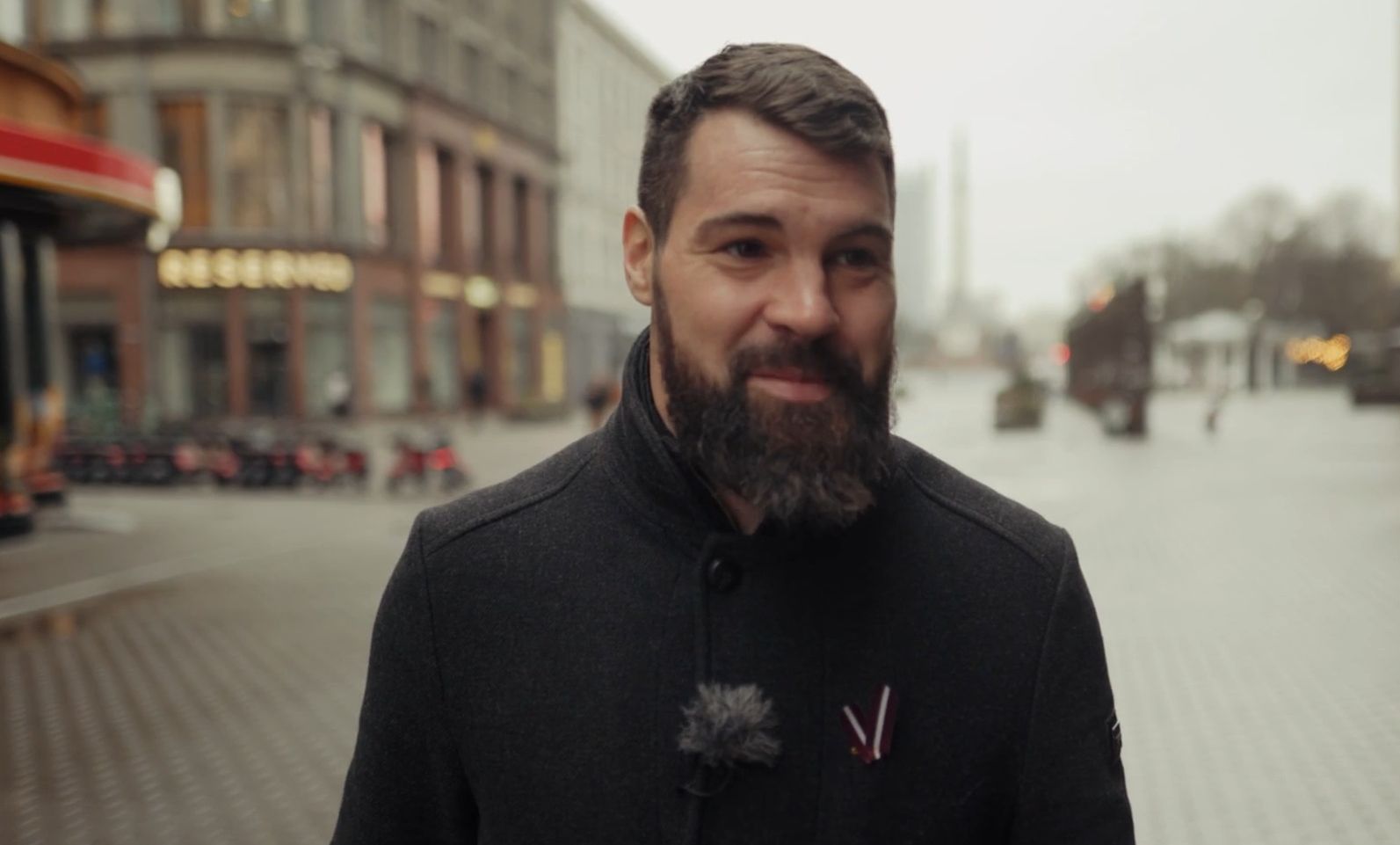 Daugaviņš, Vaičule un Simsons atklāj savu īpašo Latvijas stāstu